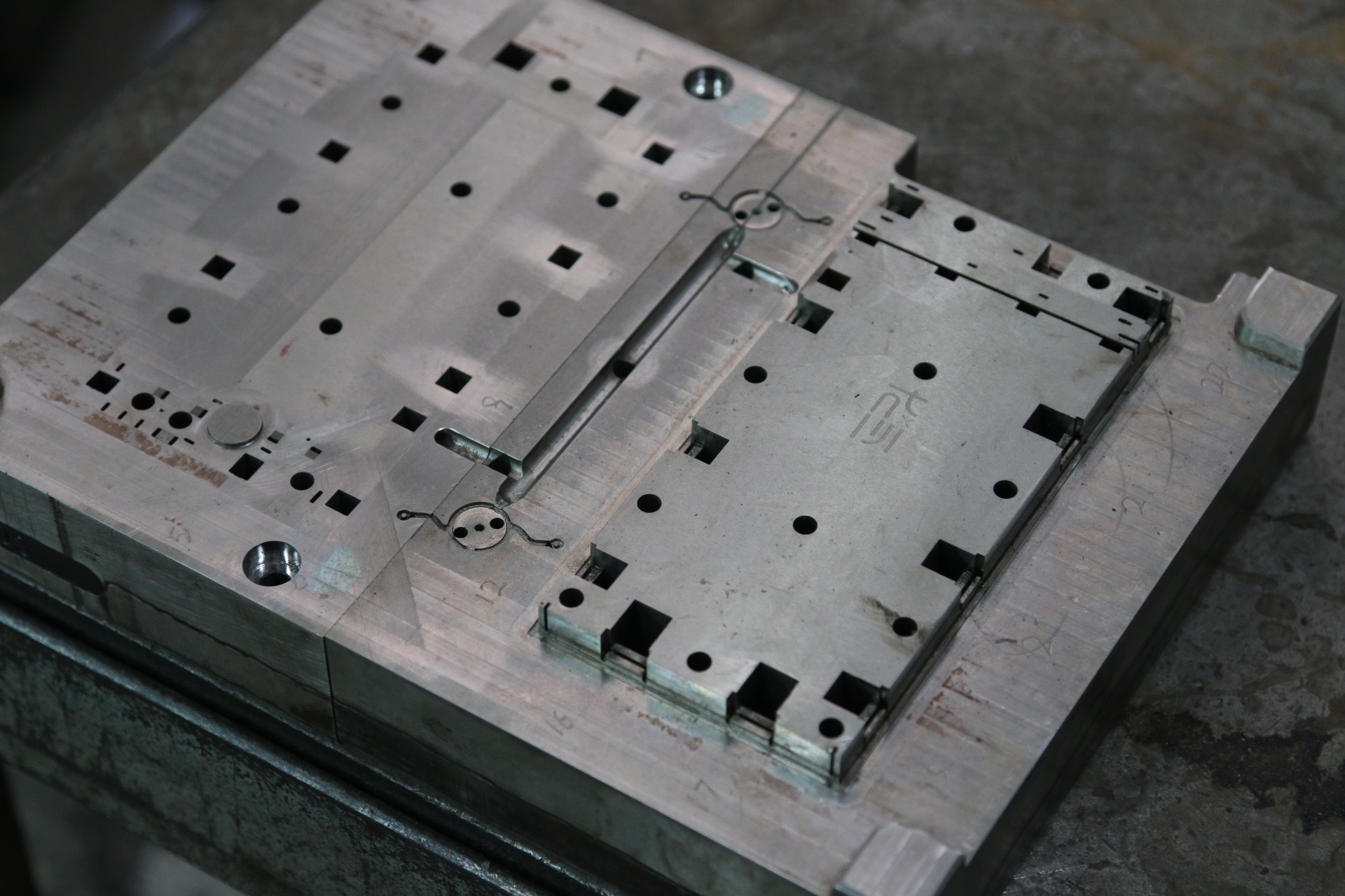 Power Bank Manufacturer in Shenzhen - A Visit to Power Bank Factory in ...